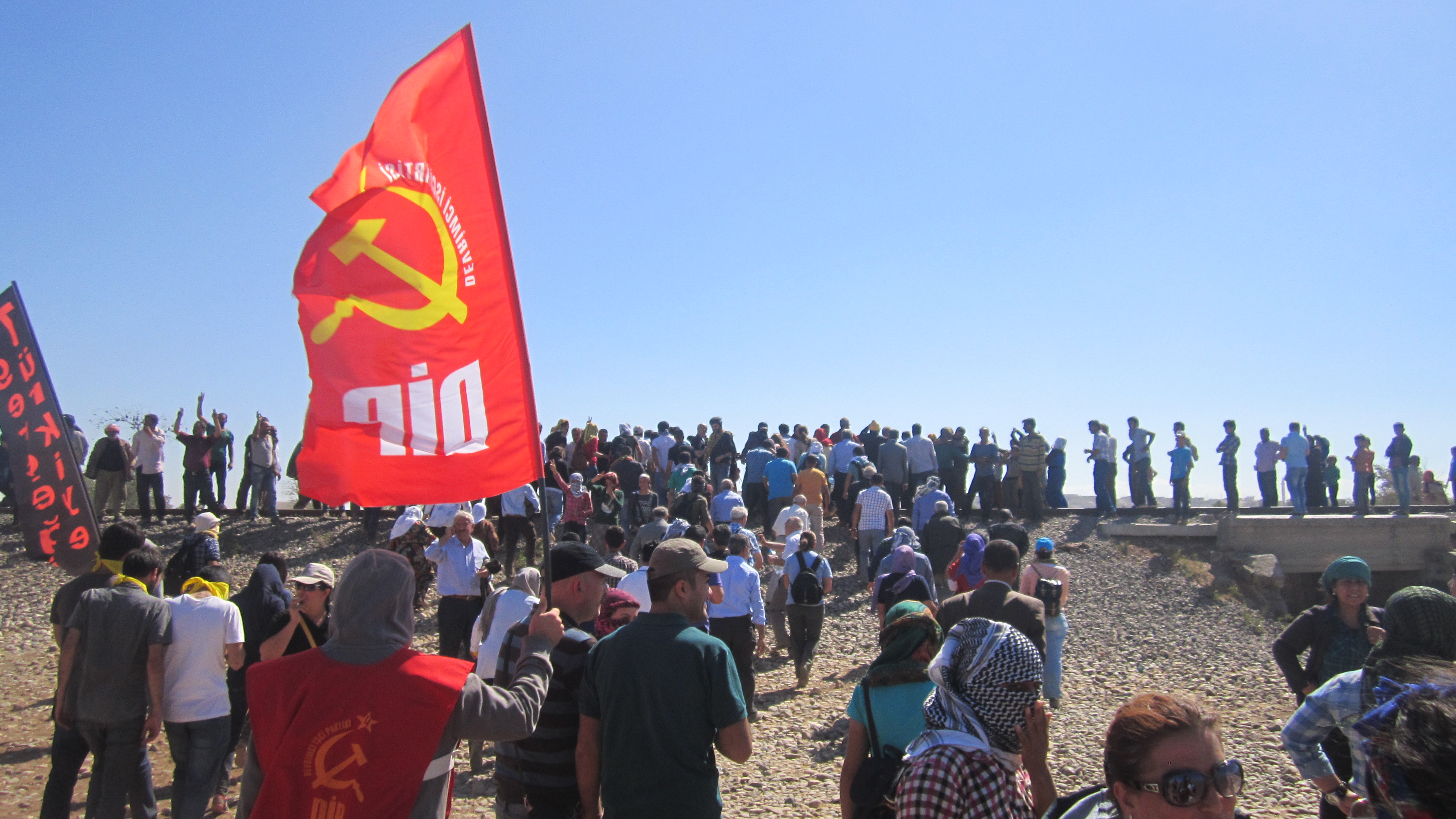 The banner of proletarian internationalism in Rojava | redmed.org